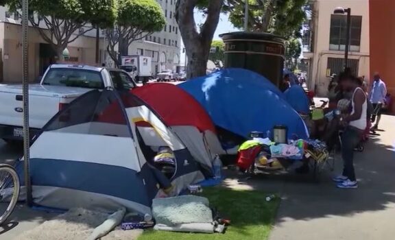 Homelessness in Chicago Surges Amid Influx of Migrants into Shelters ...